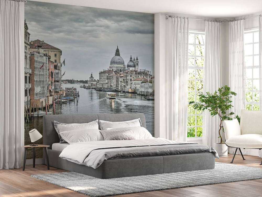 Fototapete - Kanal mit Booten in Venedig - Fototapete